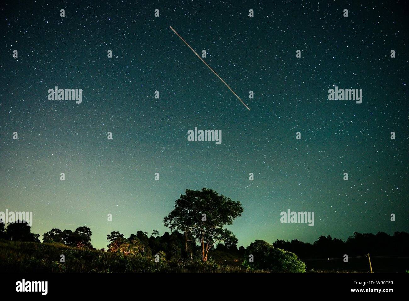 Falling star hi-res stock photography and images - Alamy