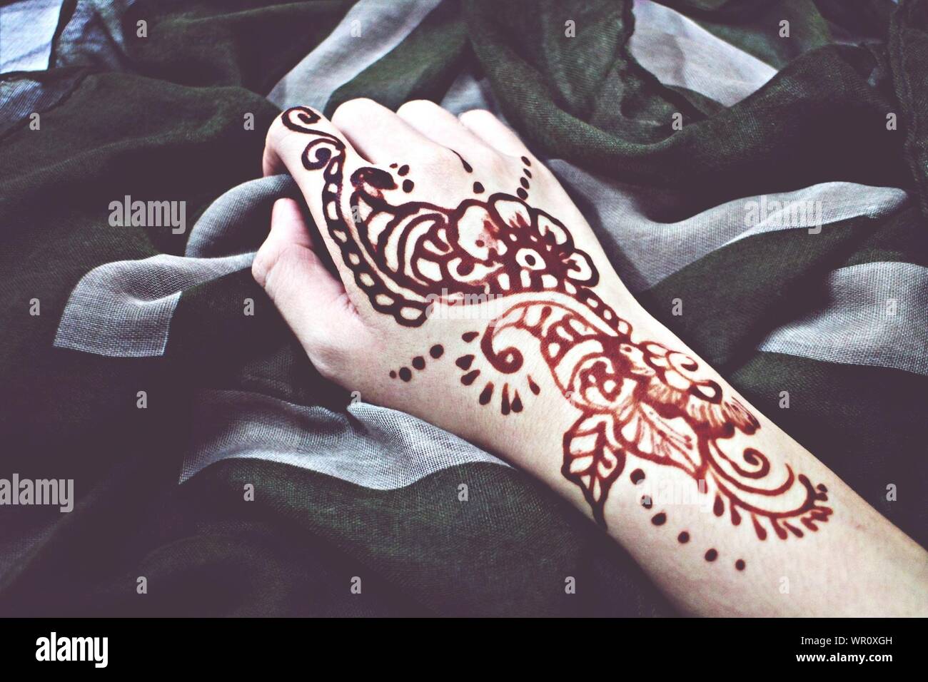 Hand tattoo with henna hi-res stock photography and images - Alamy