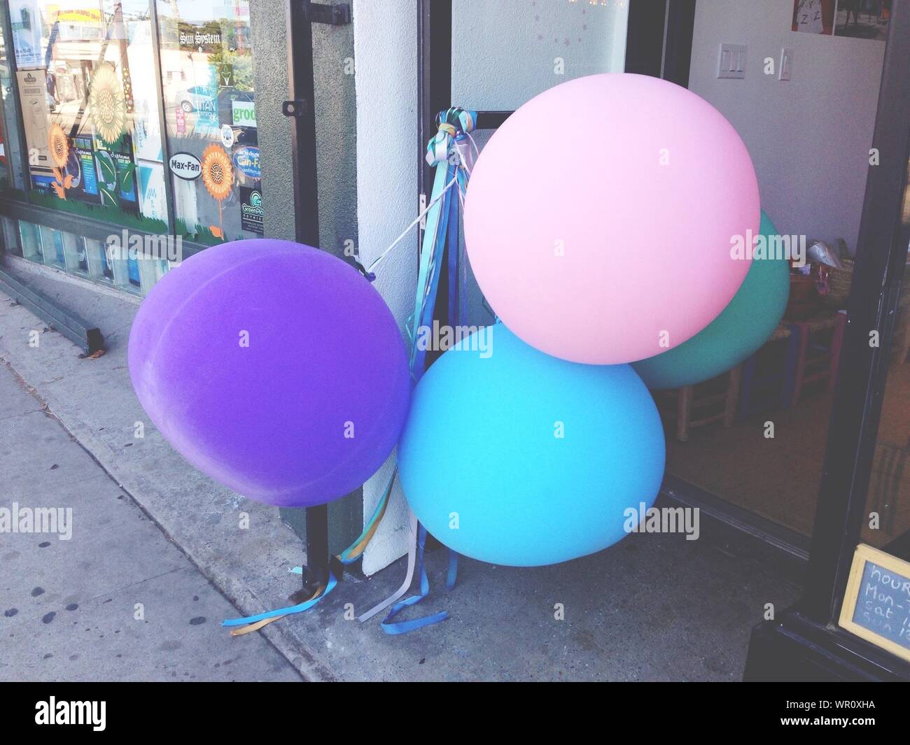 Balloons shop hi-res stock photography and images - Alamy