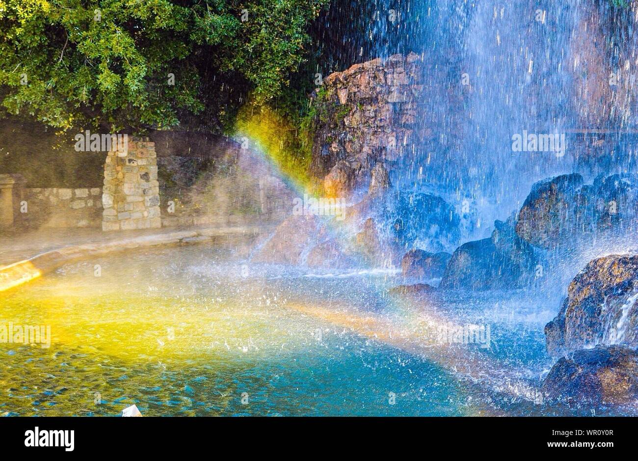 Water splashing into pool hi-res stock photography and images - Alamy