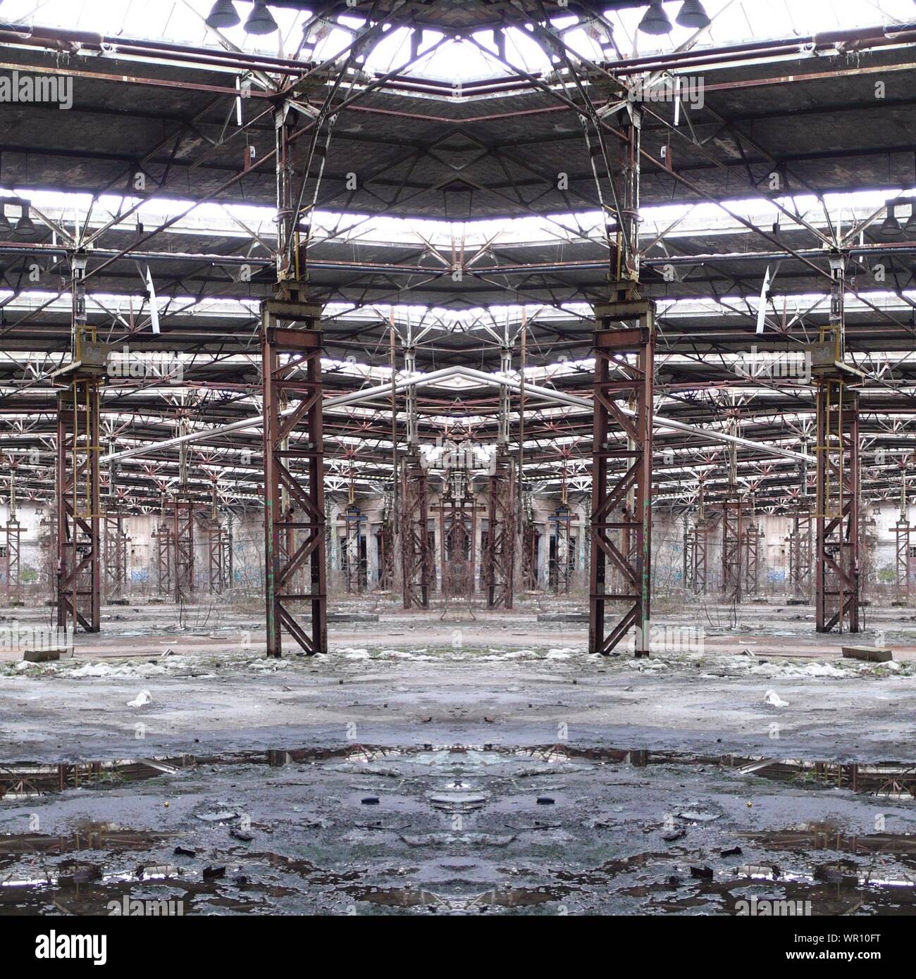 Metal Columns High Resolution Stock Photography and Images - Alamy