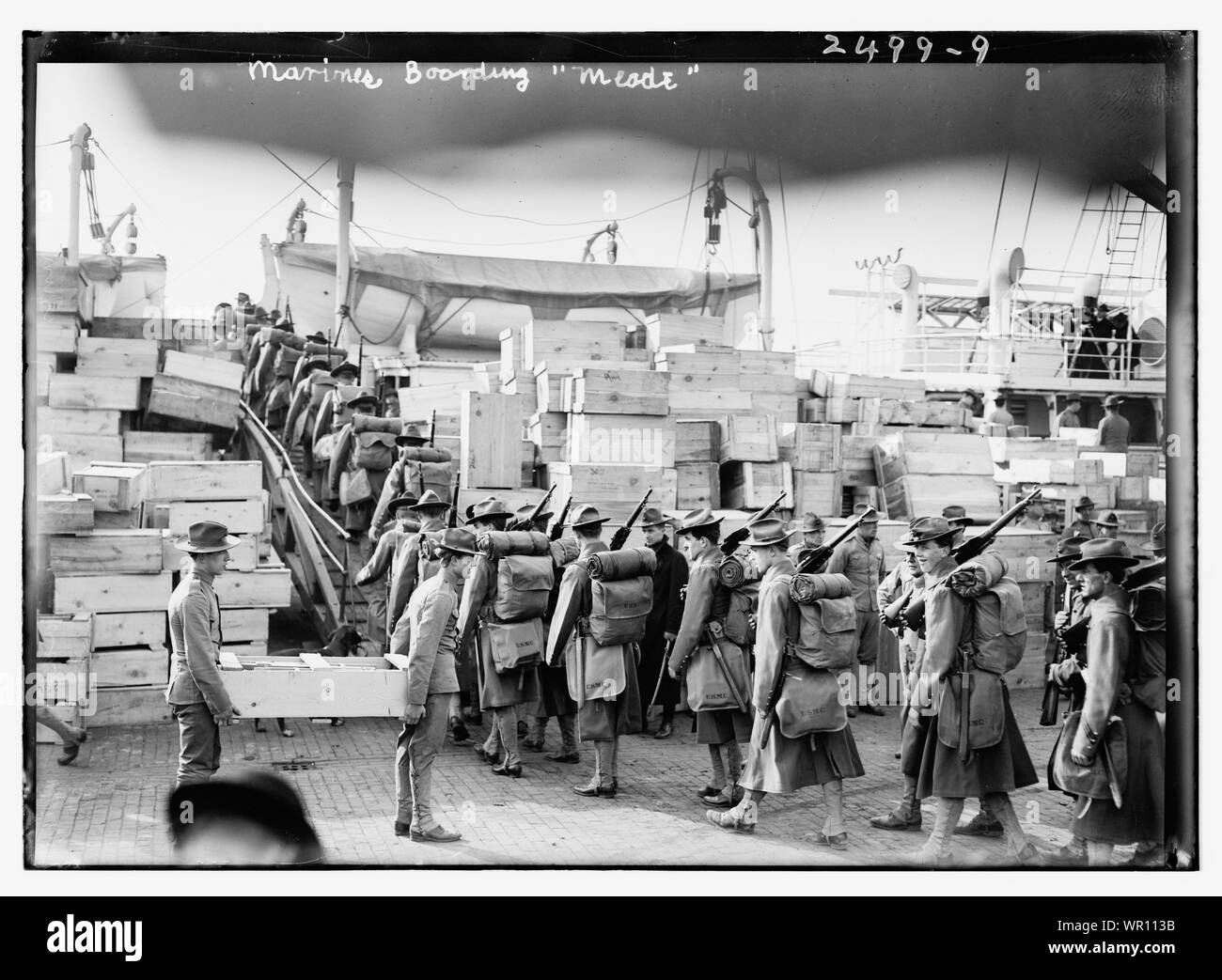 Troops boarding the ship hi-res stock photography and images - Alamy