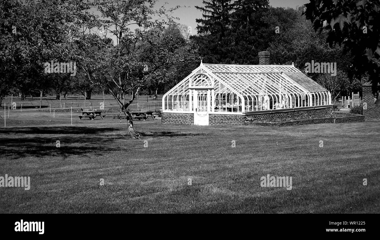 Old greenhouse hi-res stock photography and images - Alamy