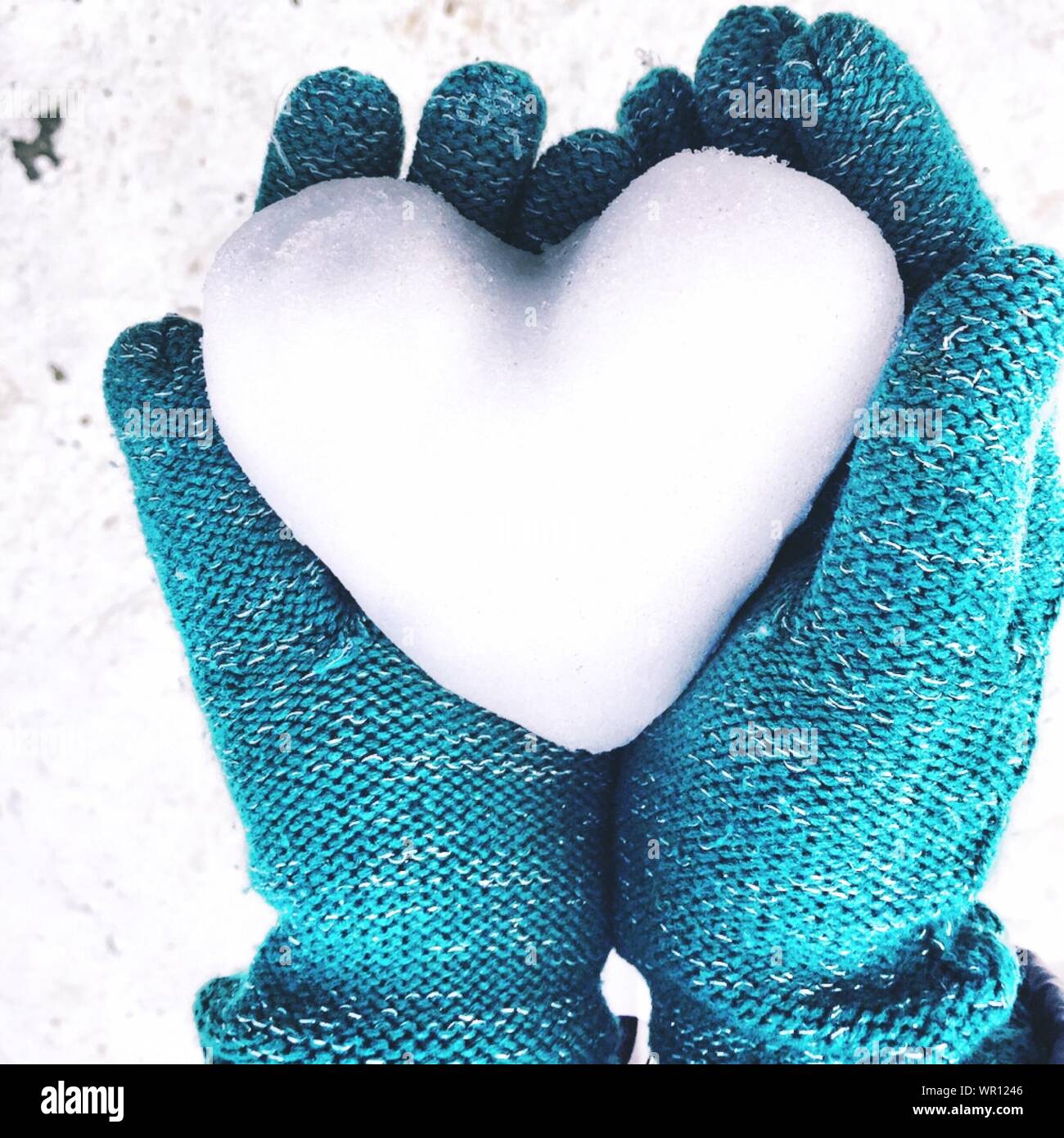 Hands made of snow hi-res stock photography and images - Alamy