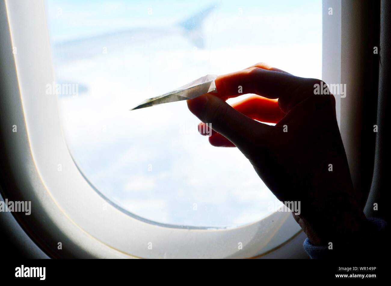 Human hand on airplane window hi-res stock photography and images - Alamy