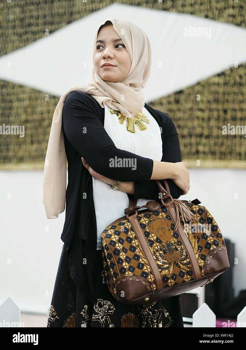 Cloth on shoulder hi-res stock photography and images - Alamy