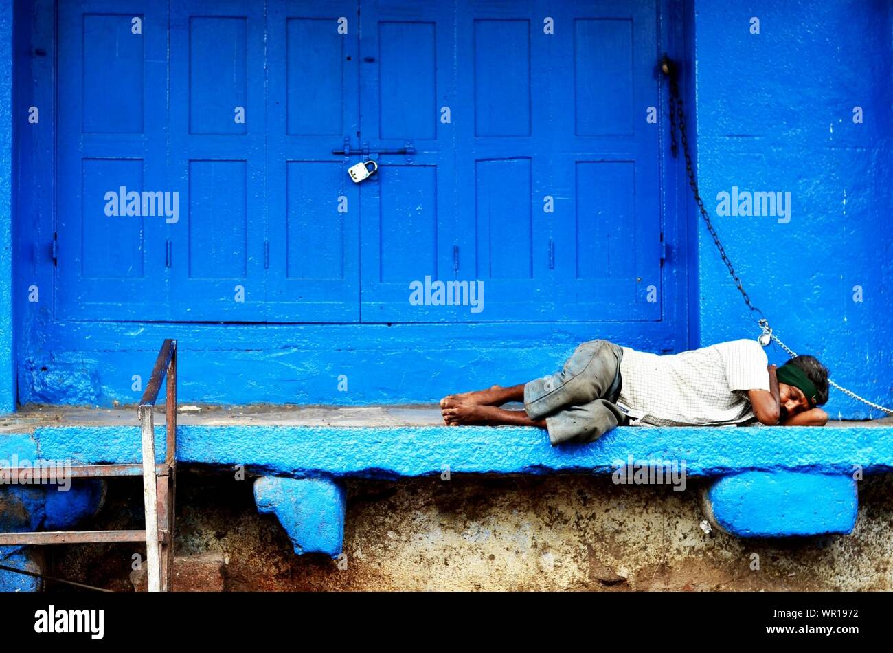 Sleeping poor hi-res stock photography and images - Alamy
