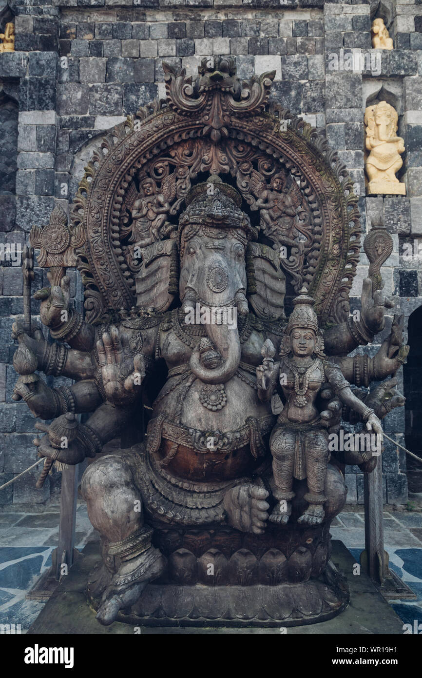 Sculpture of lord ganesha hi-res stock photography and images - Alamy