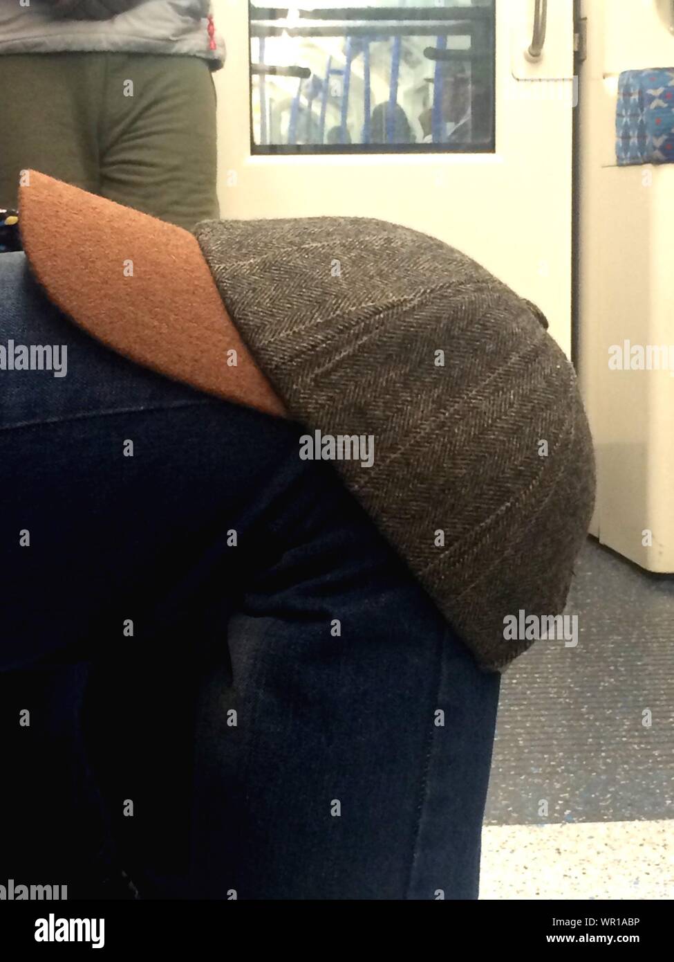 With knee cap hi-res stock photography and images - Alamy