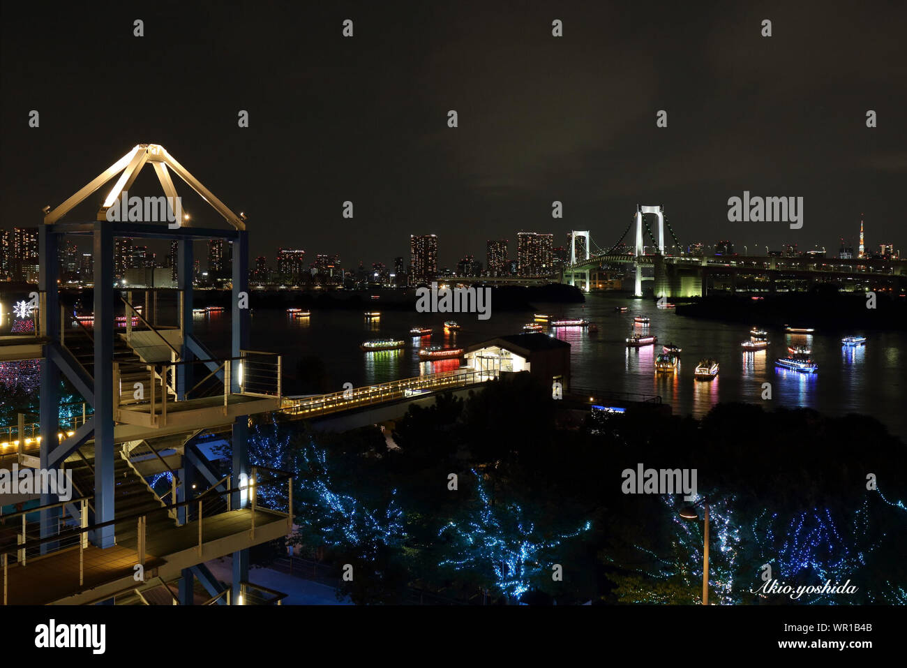 Night ships hi-res stock photography and images - Alamy