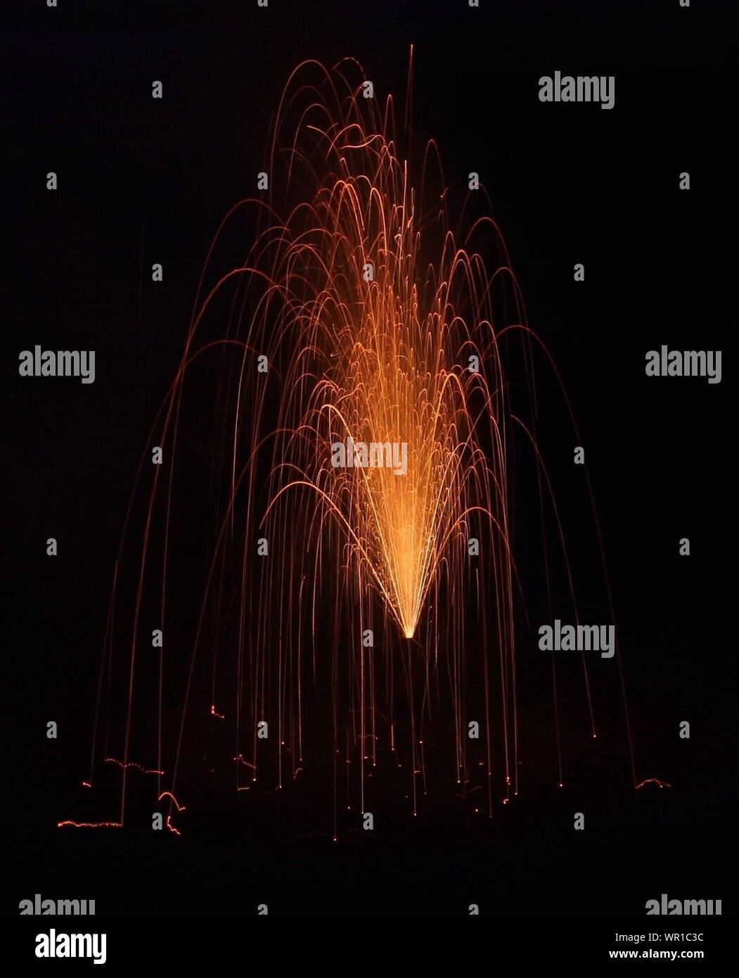 Fountain fireworks hi-res stock photography and images - Alamy