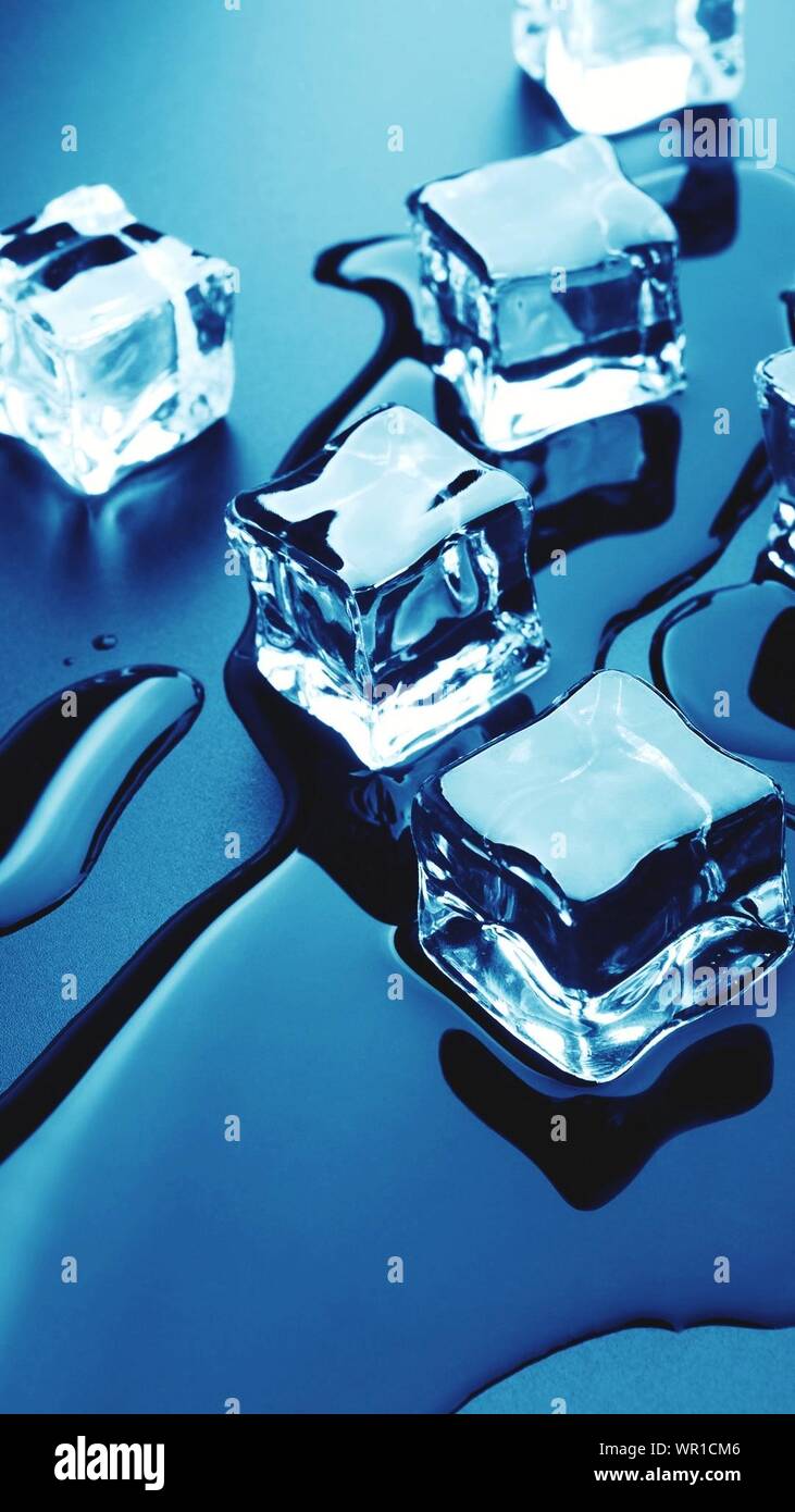 Blue ice cubes hi-res stock photography and images - Alamy