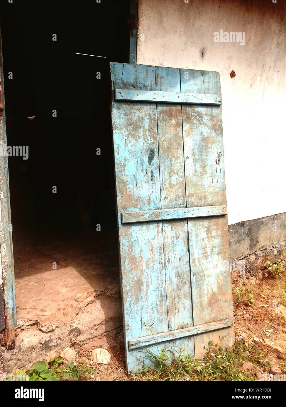 Broken wood door hi-res stock photography and images - Alamy