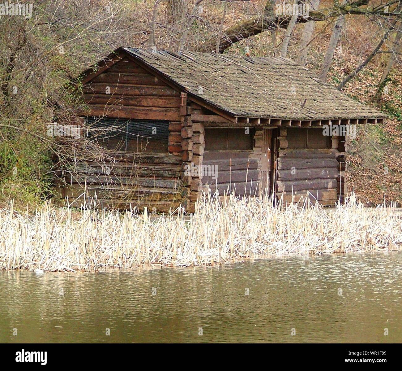 Lake cabin view hi-res stock photography and images - Alamy
