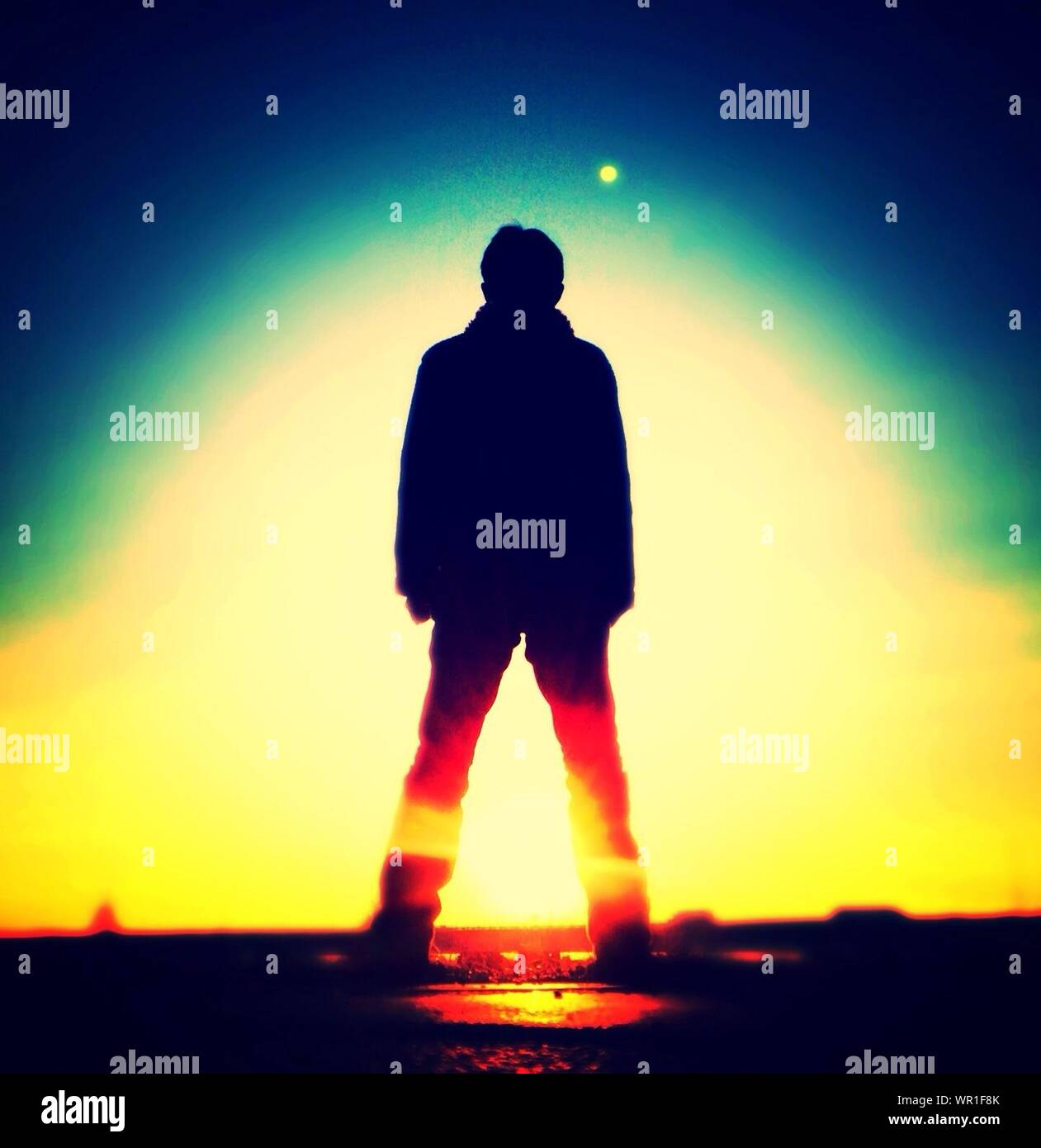 Man back to the lens hi-res stock photography and images - Alamy