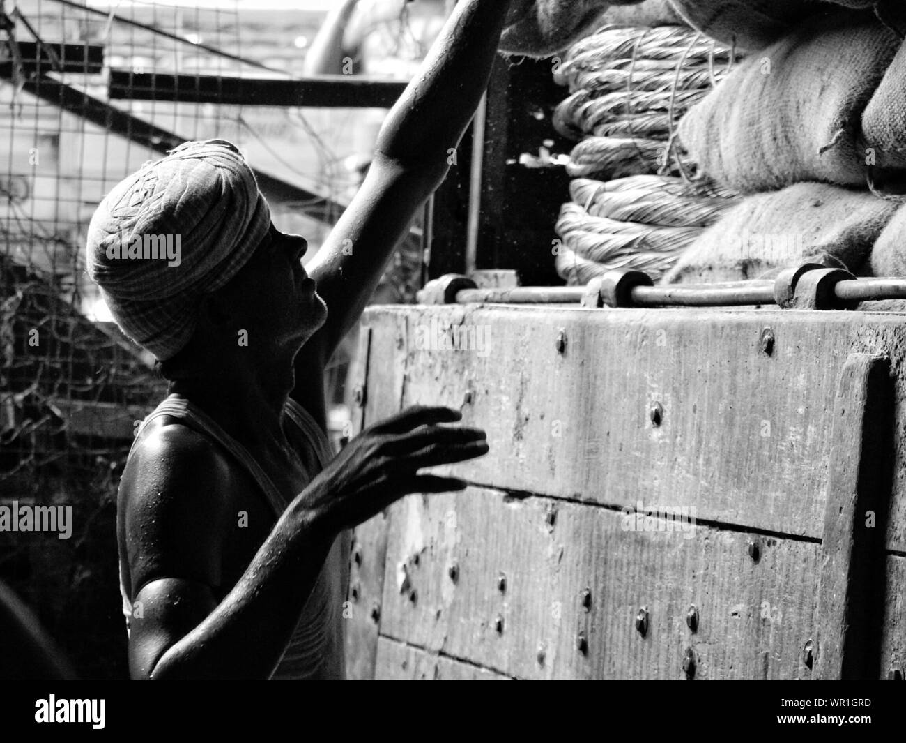 Heavy manual worker hi-res stock photography and images - Alamy