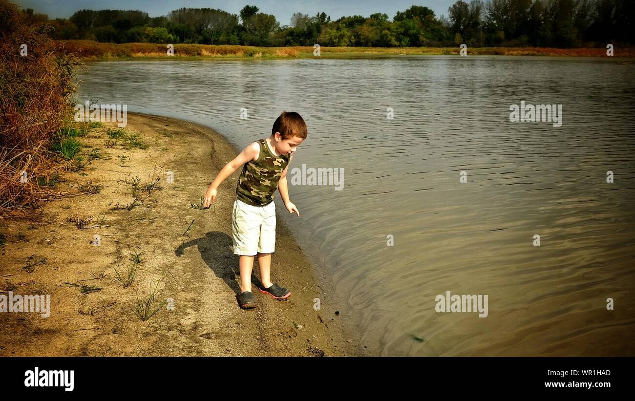 Person looking down into water hi-res stock photography and images - Alamy