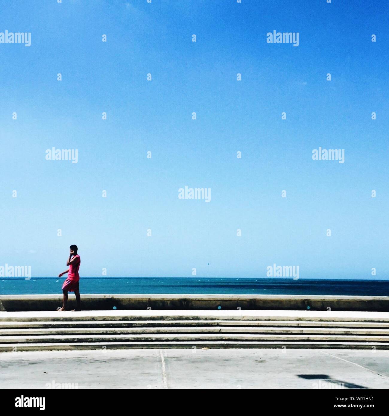 Man walking side view sunlight hi-res stock photography and images - Alamy