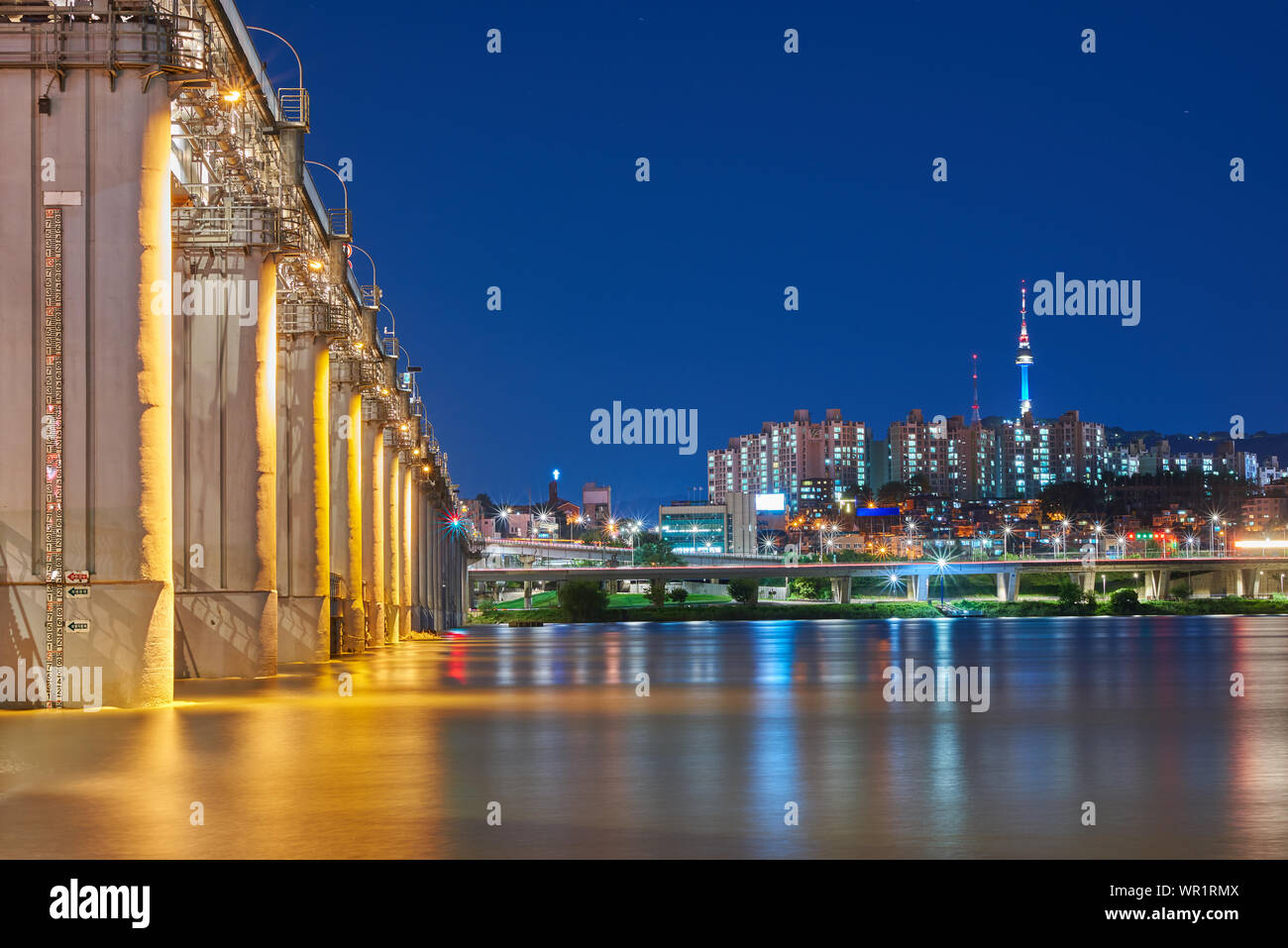 Banpo bridge hi-res stock photography and images - Alamy