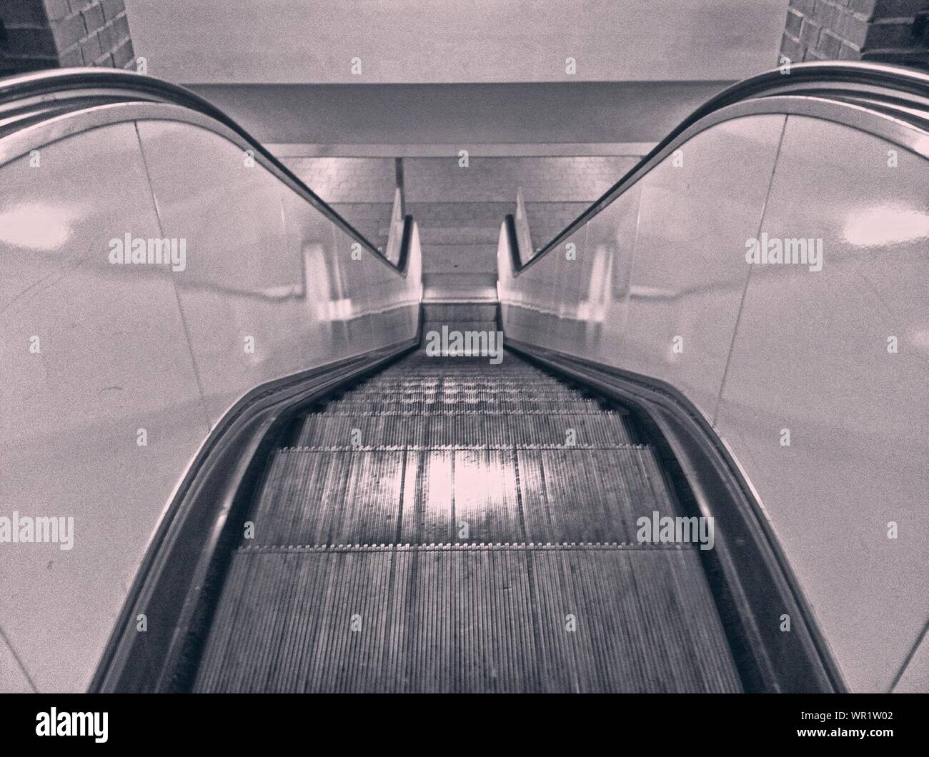 Escalator close up steps hi-res stock photography and images - Alamy