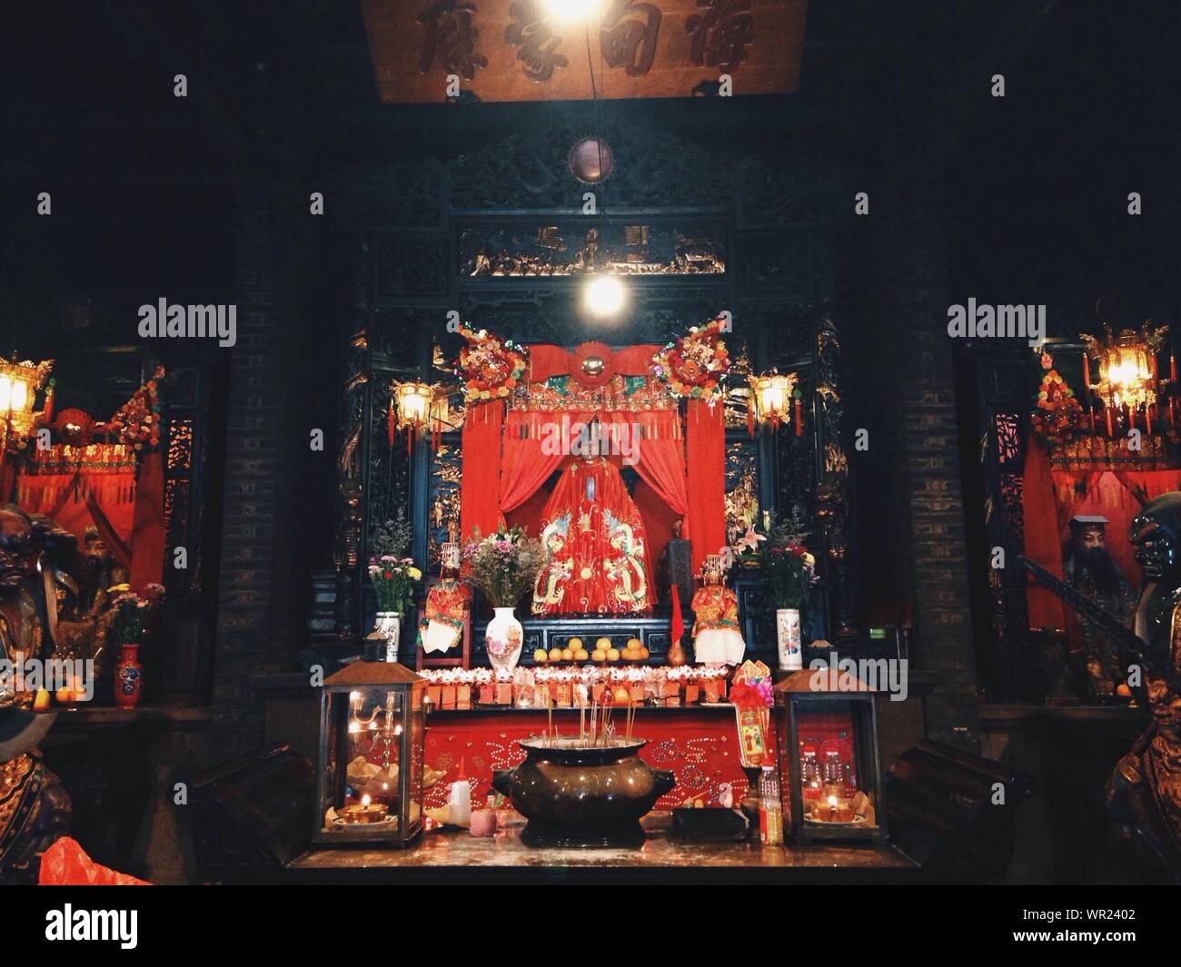 Idol shrine hi-res stock photography and images - Alamy
