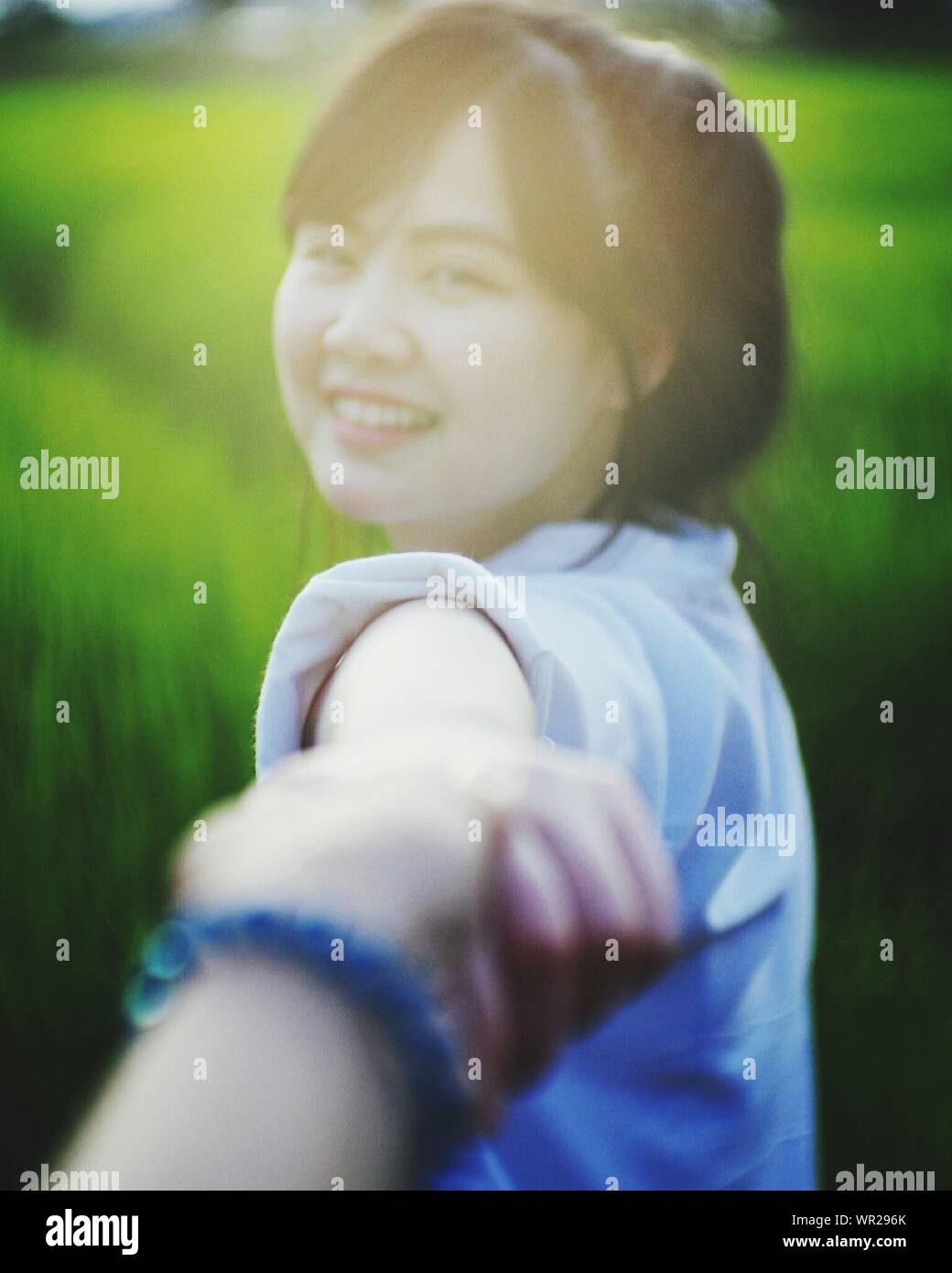 Smiling people hi-res stock photography and images - Alamy