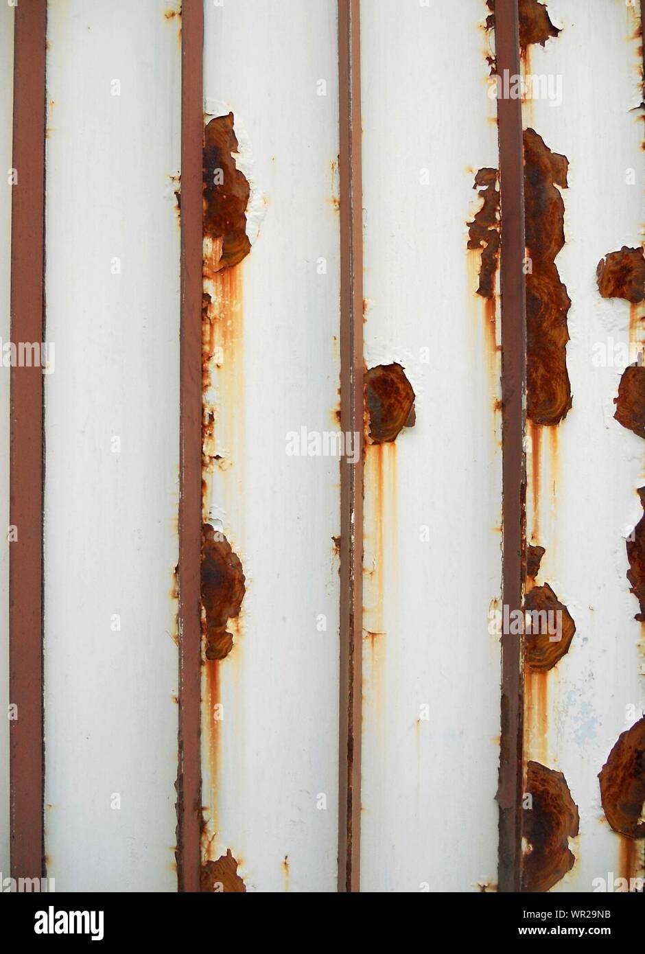 Close bars hi-res stock photography and images - Alamy