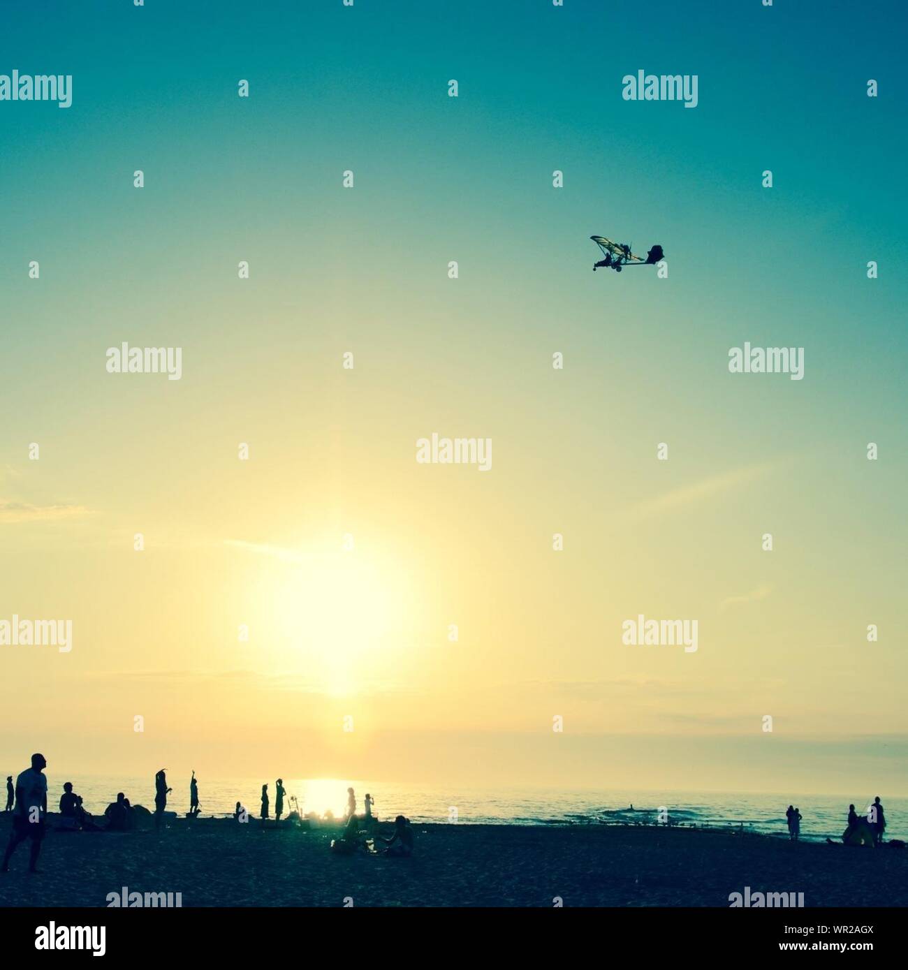 Plane sunset beach hi-res stock photography and images - Alamy