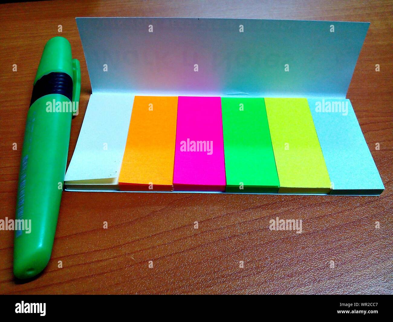 Colored post it notes hi-res stock photography and images - Alamy