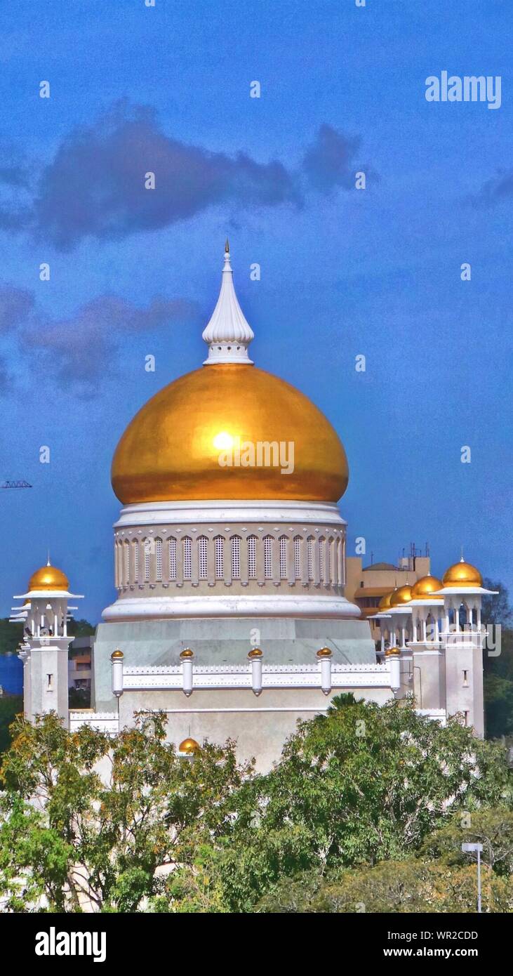 Golden color dome hi-res stock photography and images - Alamy