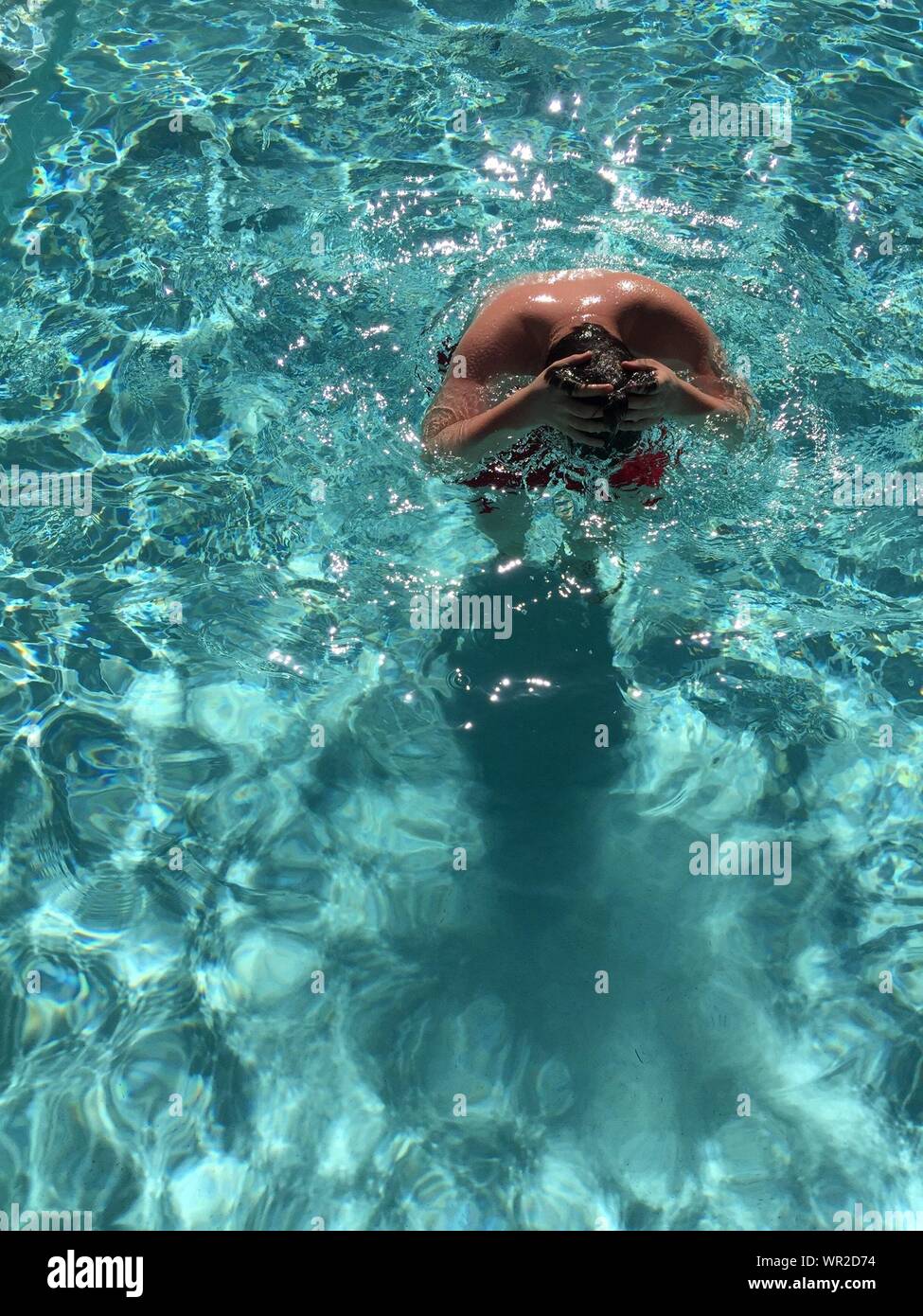 Splashing into water overhead hi-res stock photography and images - Alamy