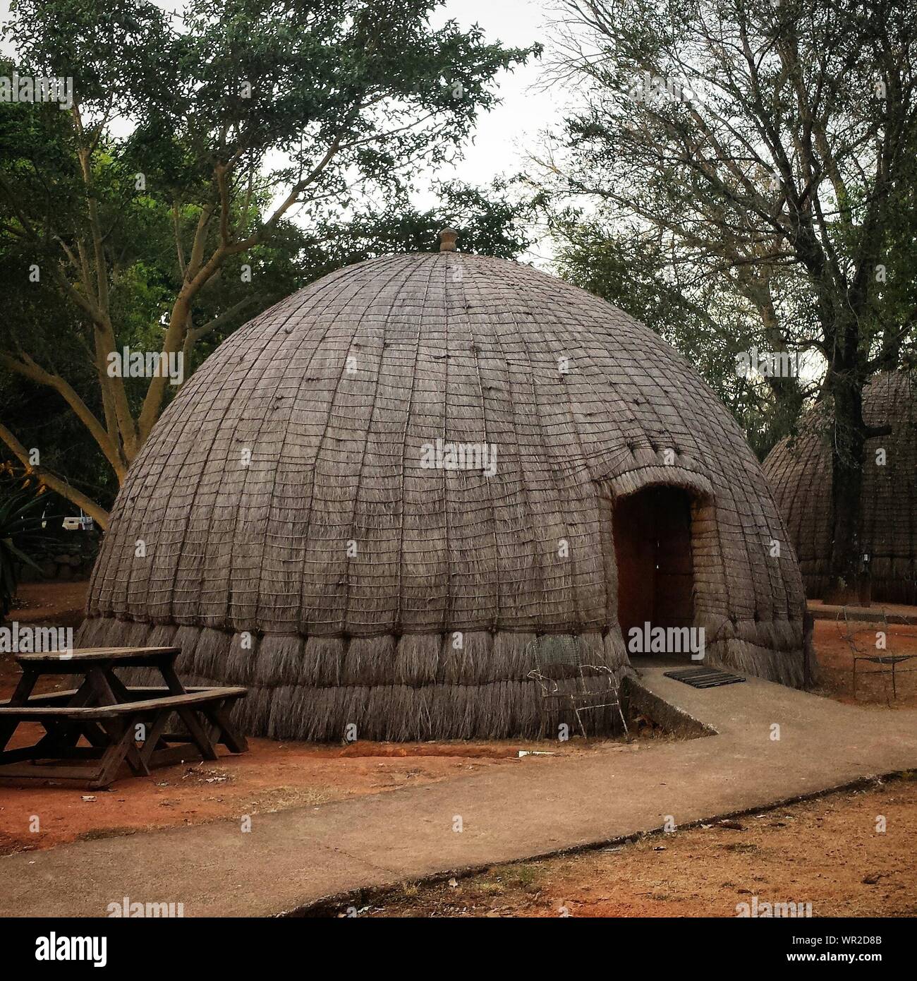 Thatched roof huts hi-res stock photography and images - Alamy