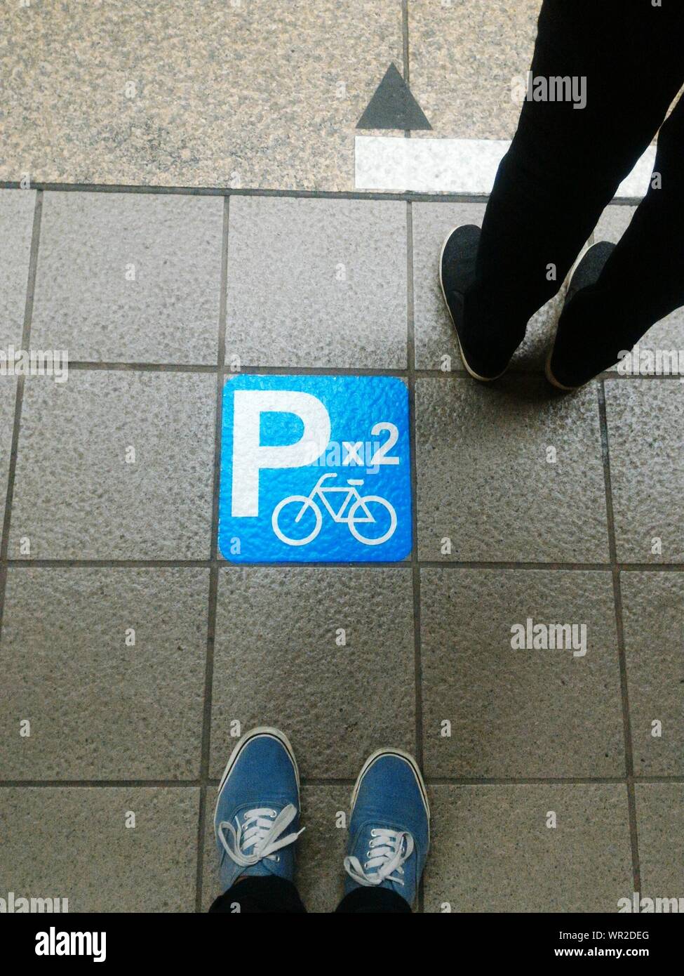 Men only sign hi-res stock photography and images - Alamy