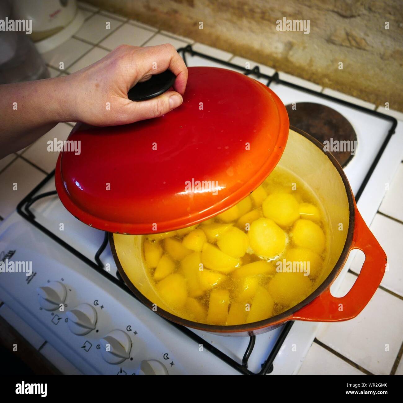 Kitchen potatoes hi-res stock photography and images - Alamy