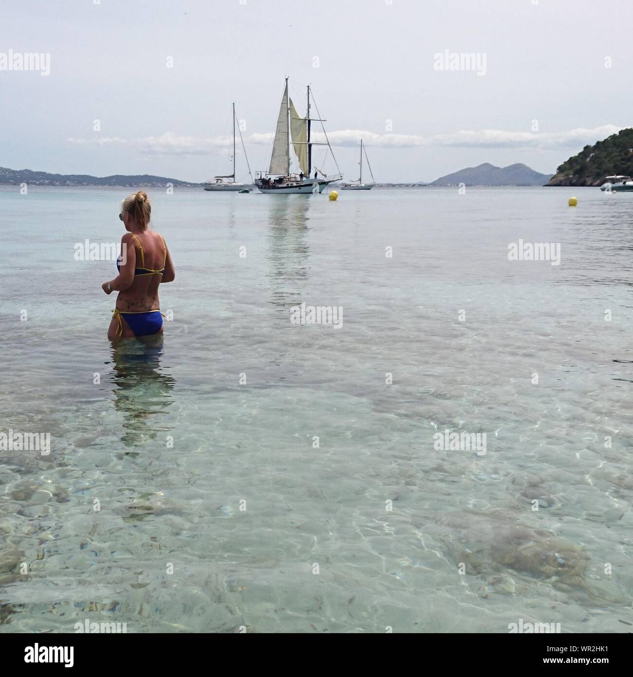 Rear view woman wearing bikini hi-res stock photography and images - Alamy