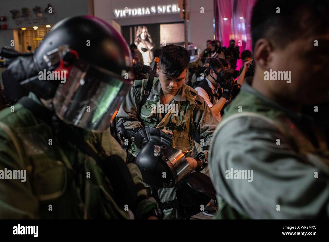 Police gas mask hi-res stock photography and images - Alamy