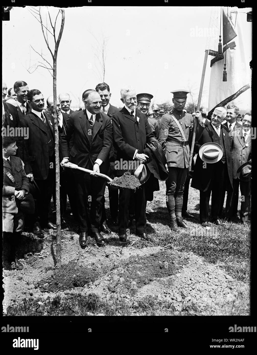 Mass. Society group planting tree [near Lincoln Memorial, Washington, D ...