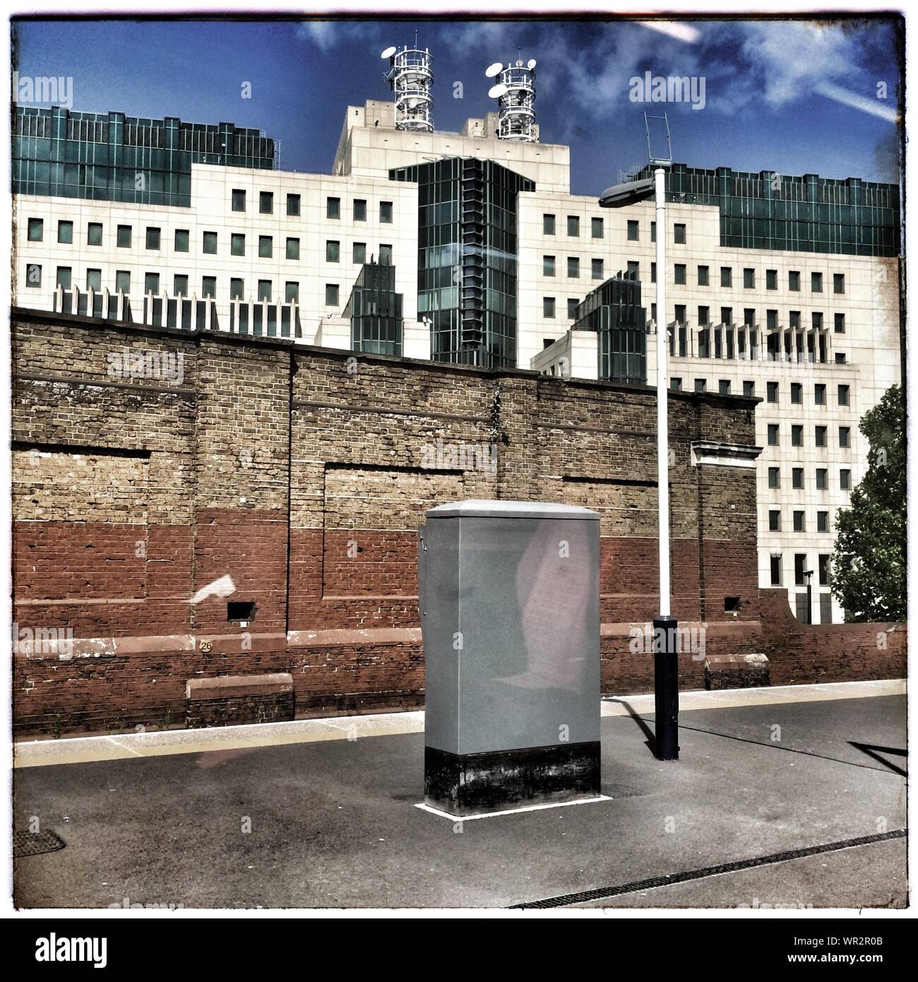 Built in post box hi-res stock photography and images - Alamy