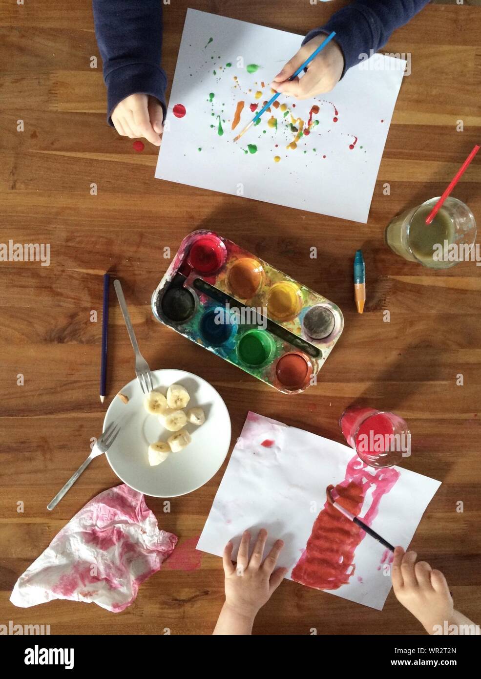 Children painting hi-res stock photography and images - Alamy