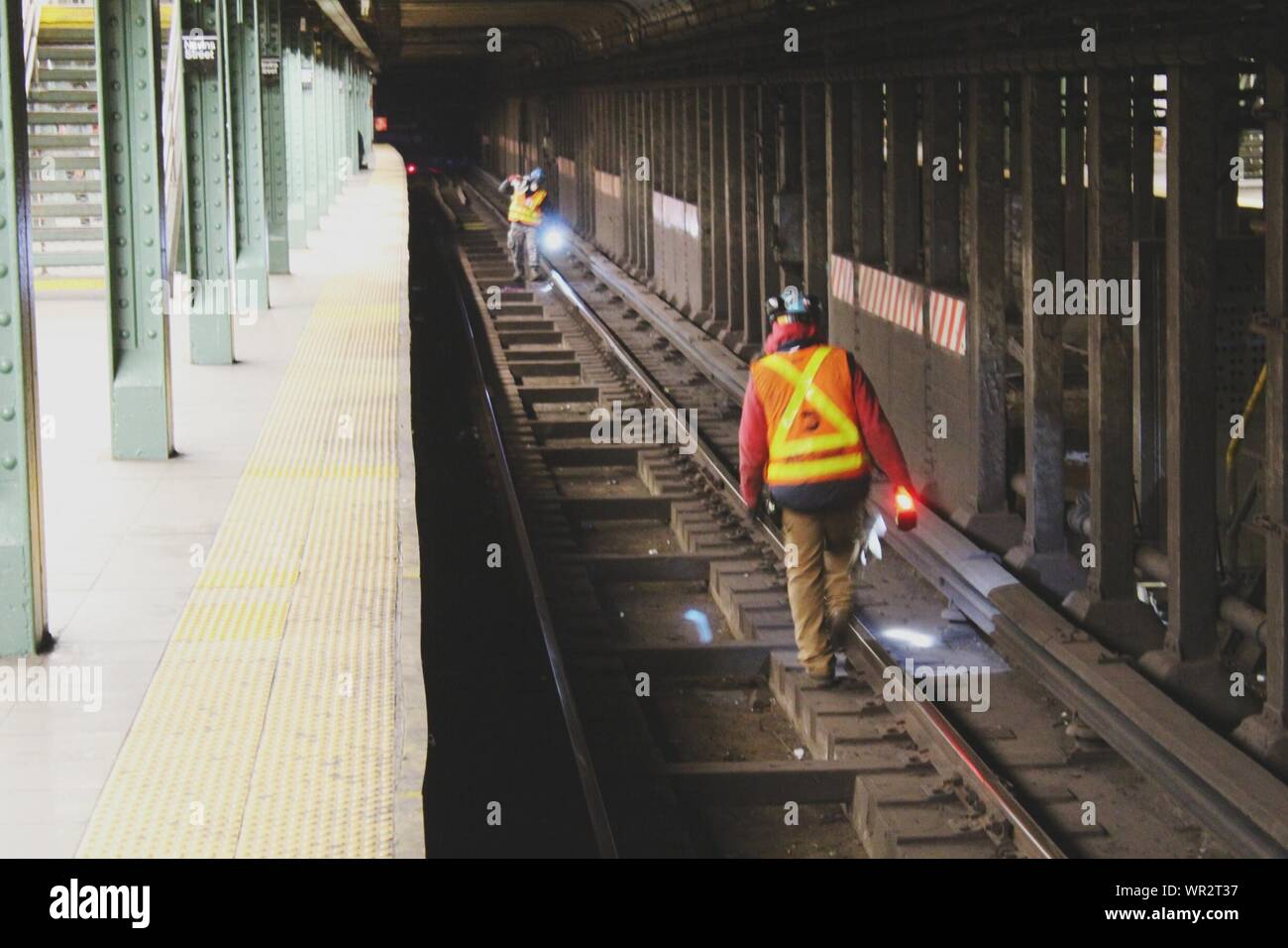 Men working on railroad hi-res stock photography and images - Alamy