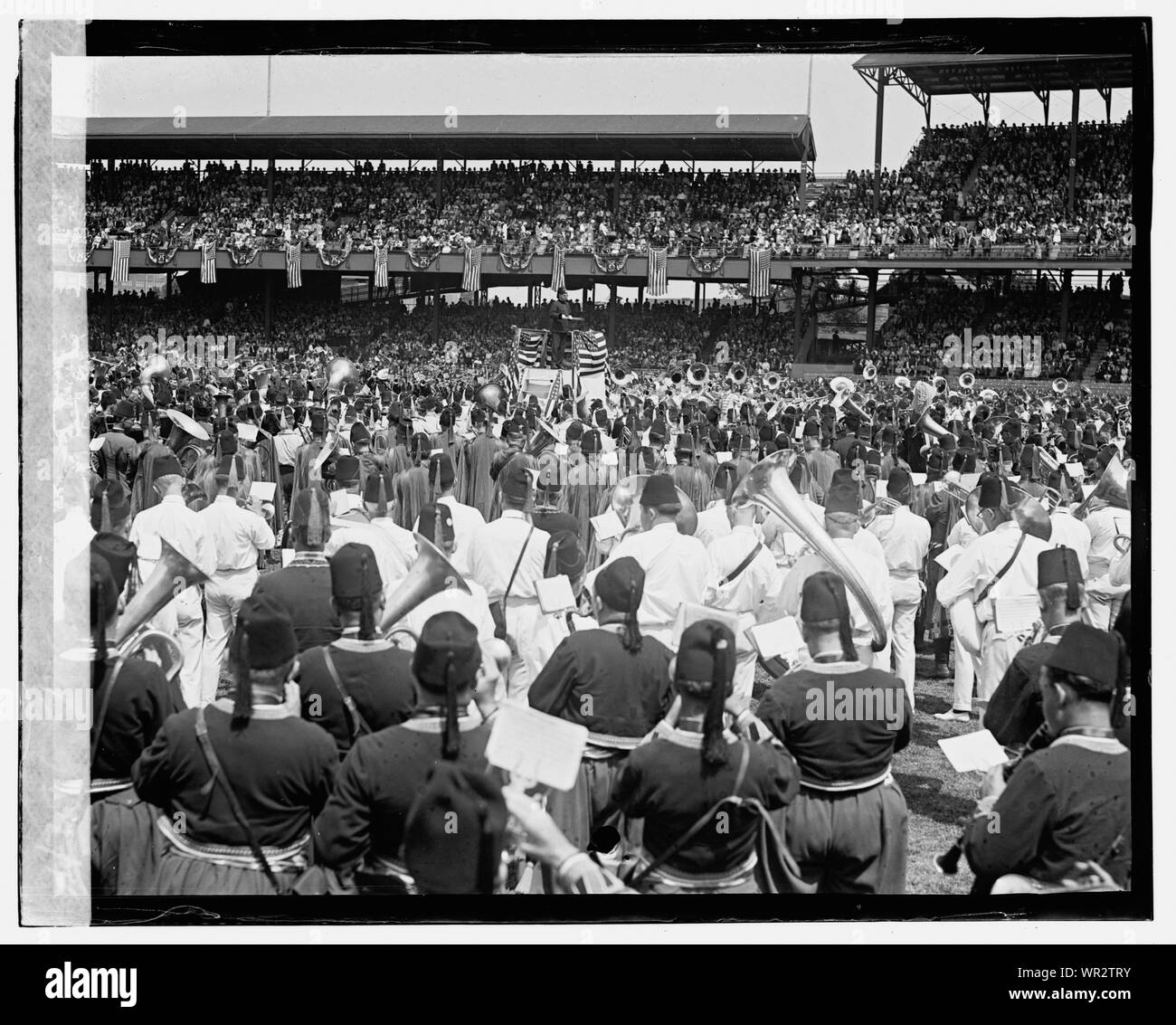 6 bands hi-res stock photography and images - Alamy