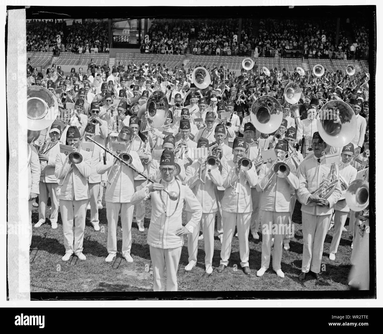 6 bands hi-res stock photography and images - Alamy