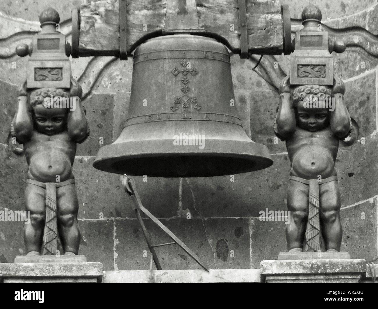 Bell statue hi-res stock photography and images - Alamy