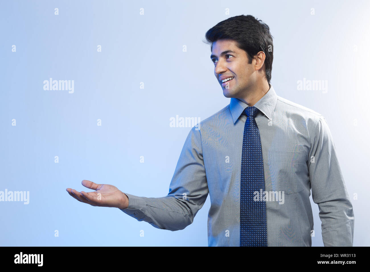 Gesturing and explaining hi-res stock photography and images - Alamy