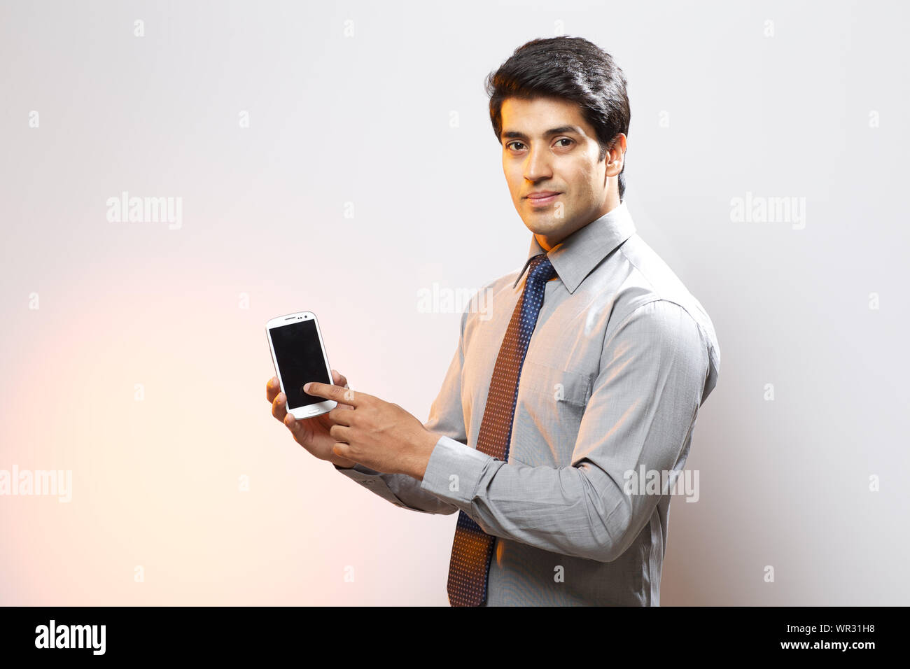 Salesman showing a smart phone Stock Photo - Alamy