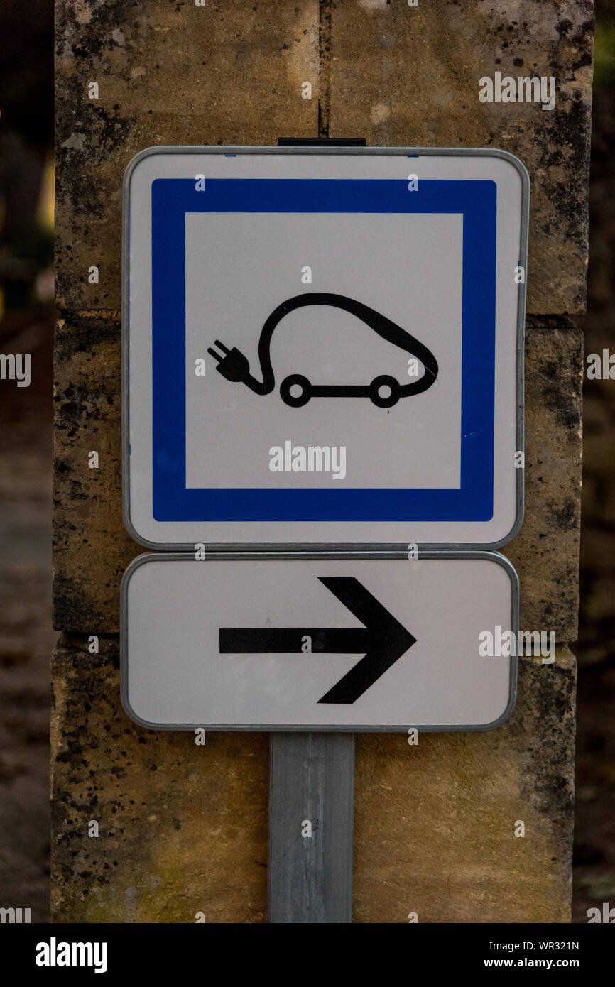 French electric car charging sign Stock Photo - Alamy