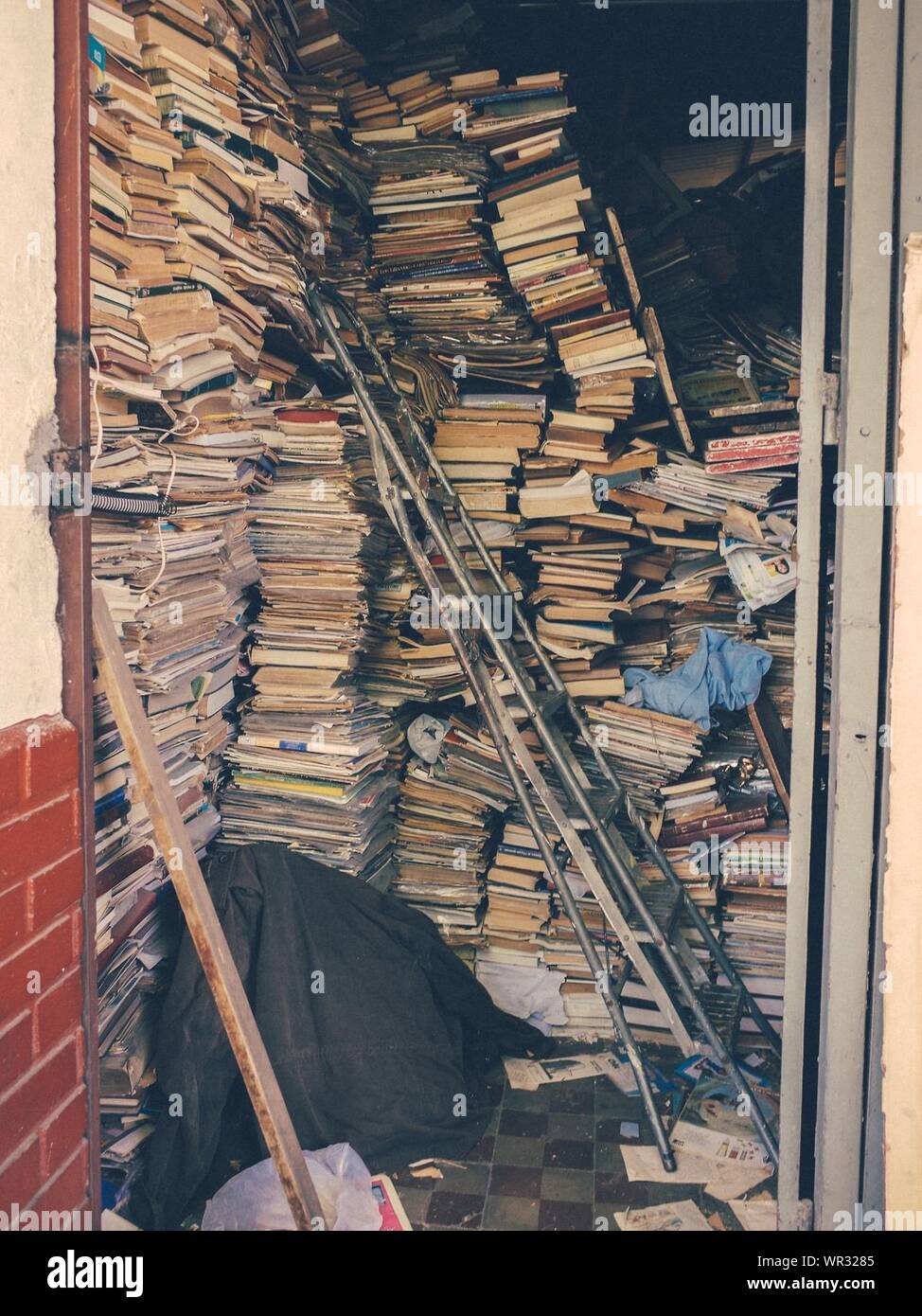 Old storage unit hi-res stock photography and images - Alamy