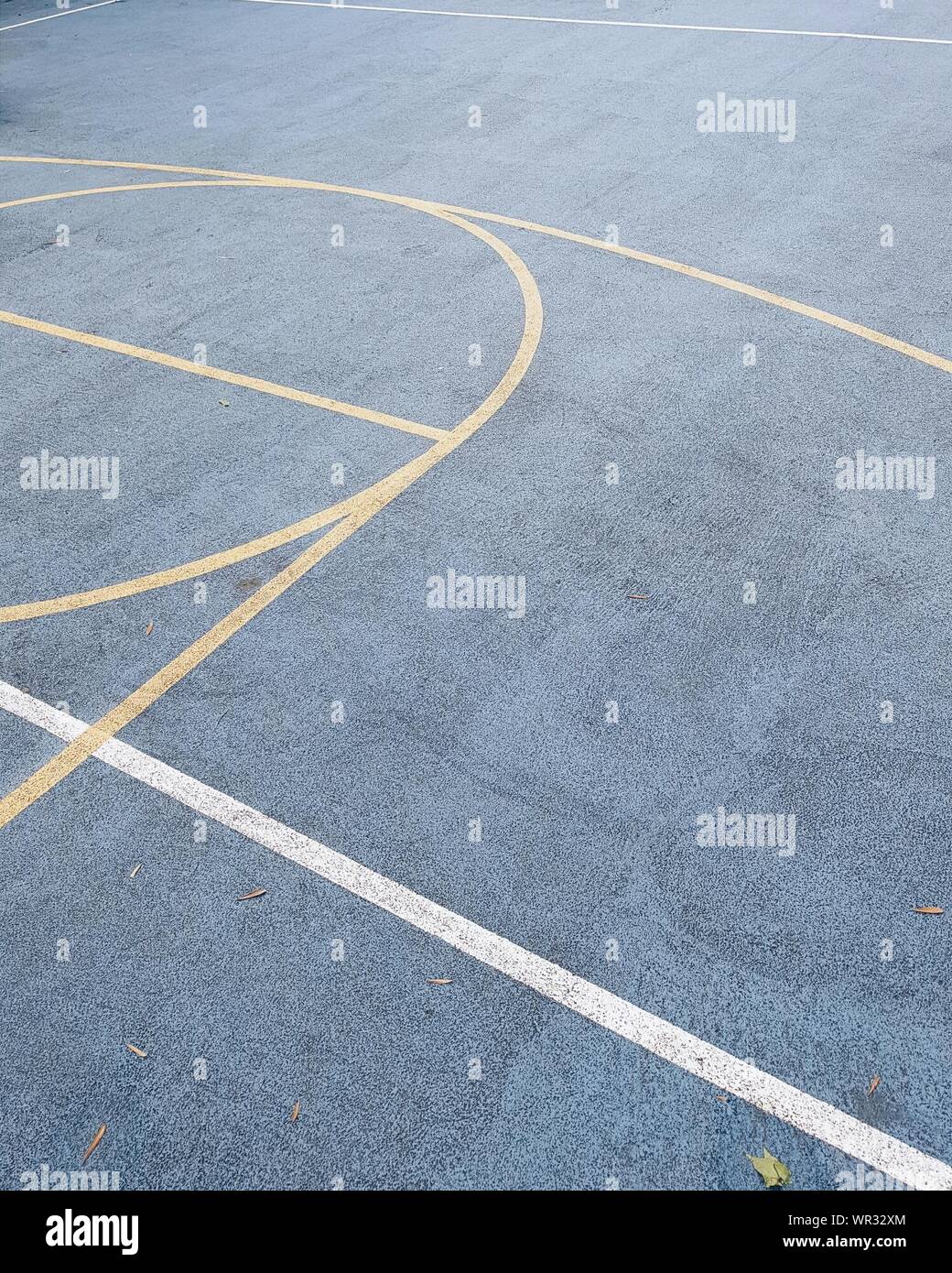Concrete basketball court hi-res stock photography and images - Alamy