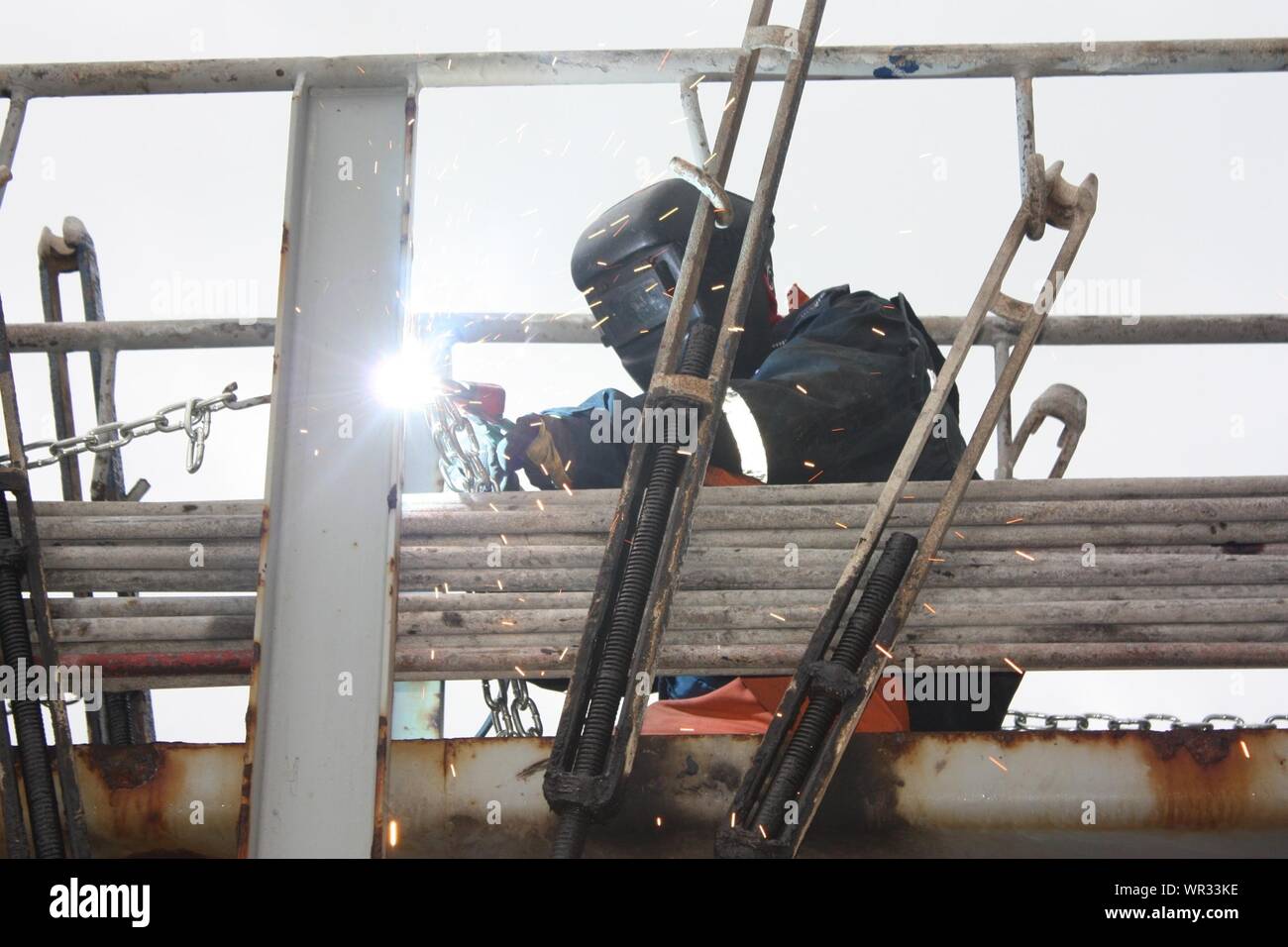 Construction worker welding hi-res stock photography and images - Alamy