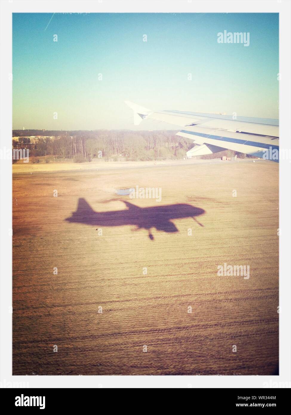 Airplane wing shadow hi-res stock photography and images - Alamy